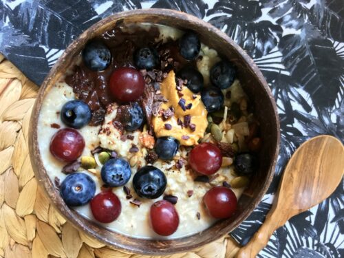 Recipe: Messy Oatmeal Bowl | ROHTOPIA | Ganzheitliches Wohlfühlen